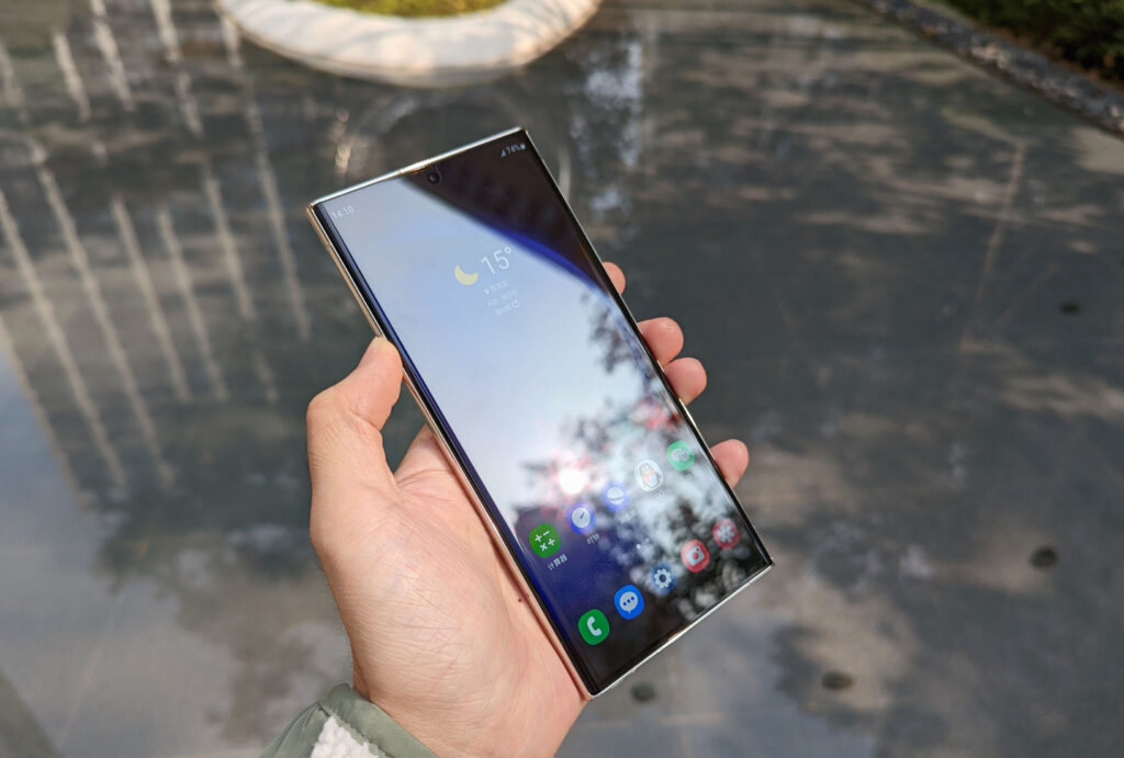 Which smartphone has the largest screen?